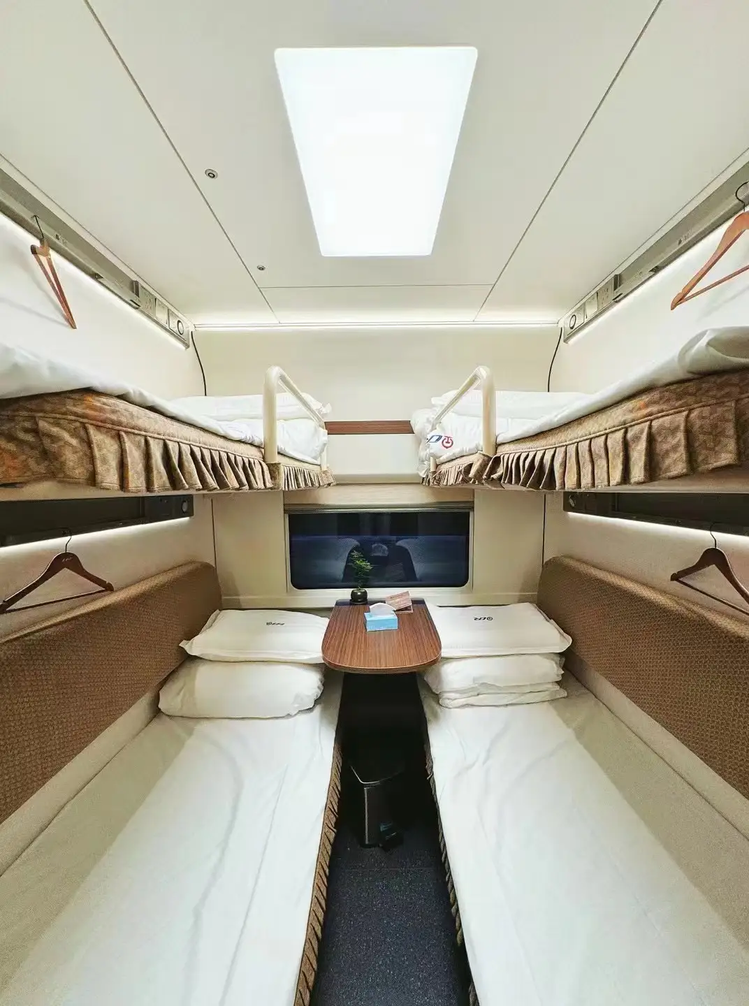 CR400AF-AE动车组 - 动车组列车 - 记录高速动车组列车及城市轨道交通列车发展历程 —— 慧伊创新科技（北京）有限公司