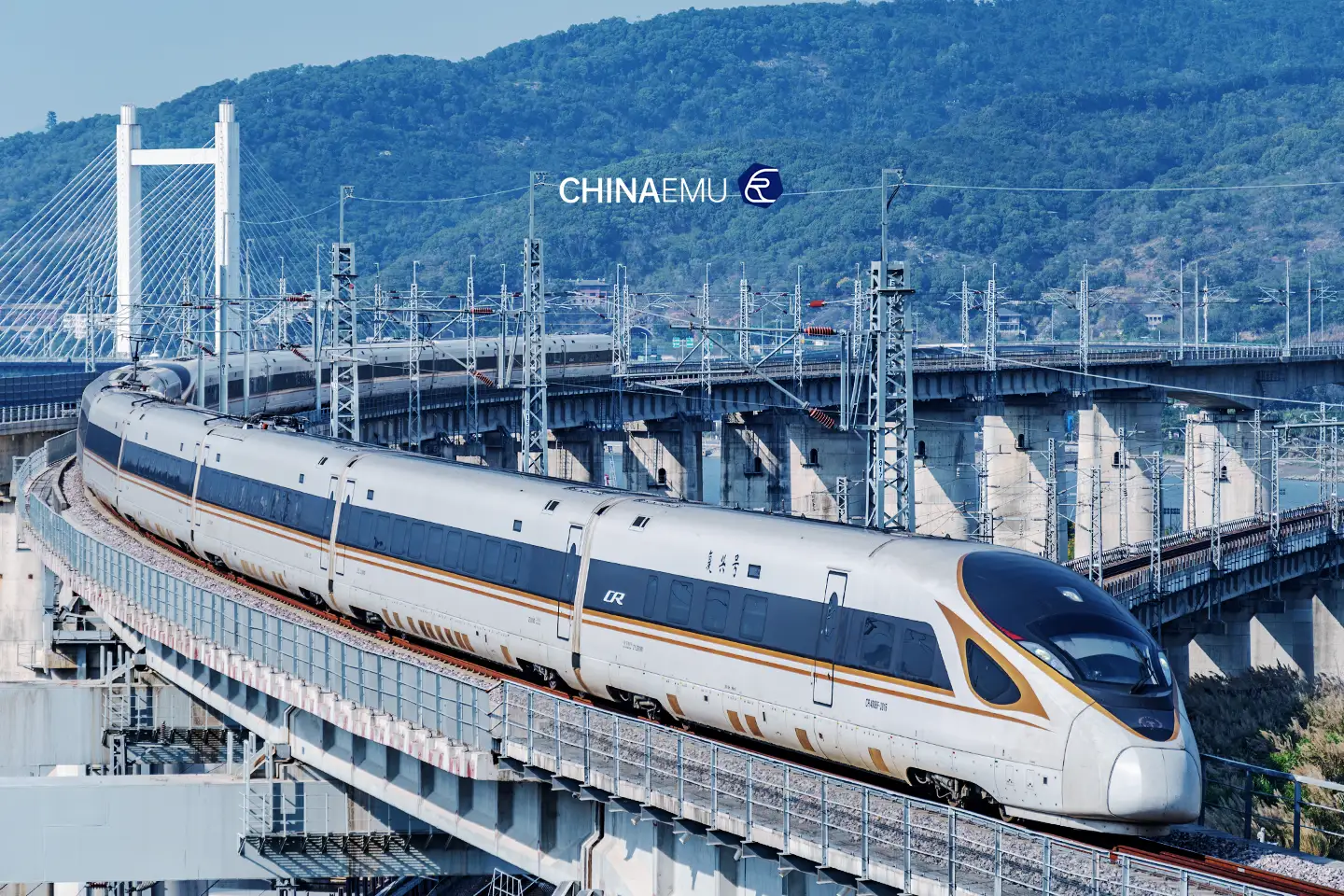 CR400BF动车组 - 动车组列车 - 记录高速动车组列车及城市轨道交通列车发展历程 —— 慧伊创新科技（北京）有限公司